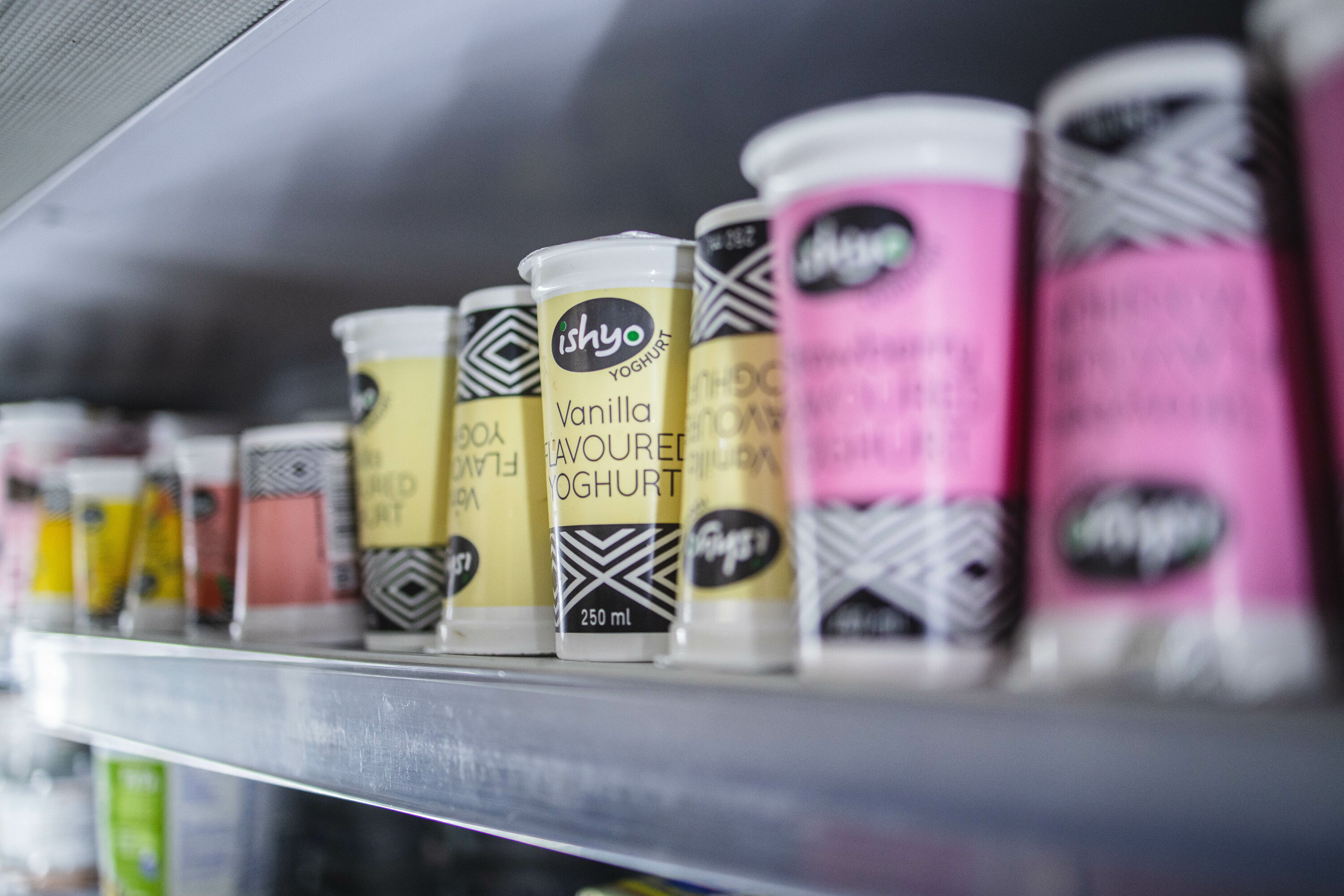 Ishyo maakt kwaliteitsvolle en betaalbare yoghurt en jam lokaal gemaakt ...